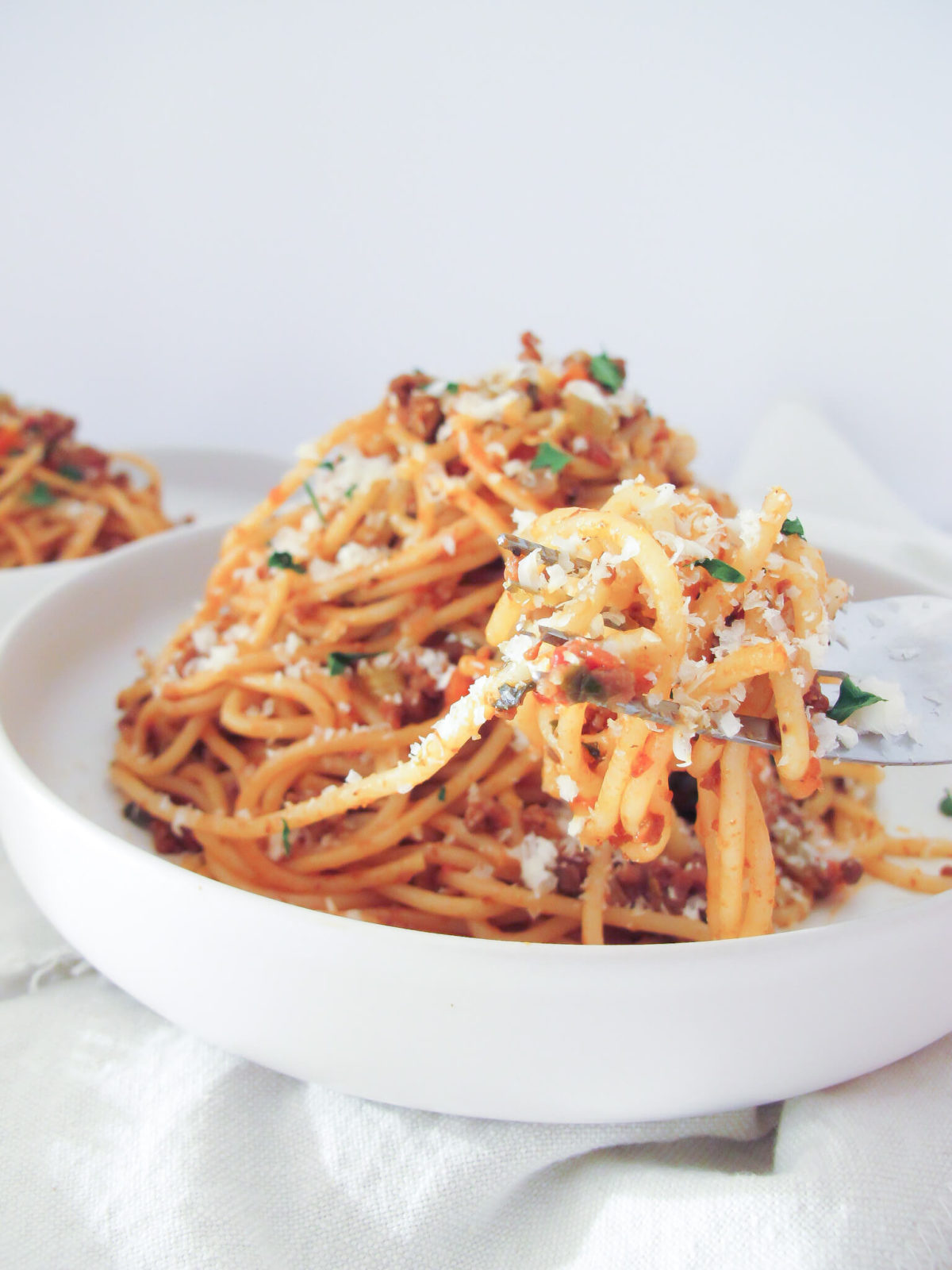 Easy Spaghetti With Meat Sauce (makaronia me kima) - ririsgreekeats.com