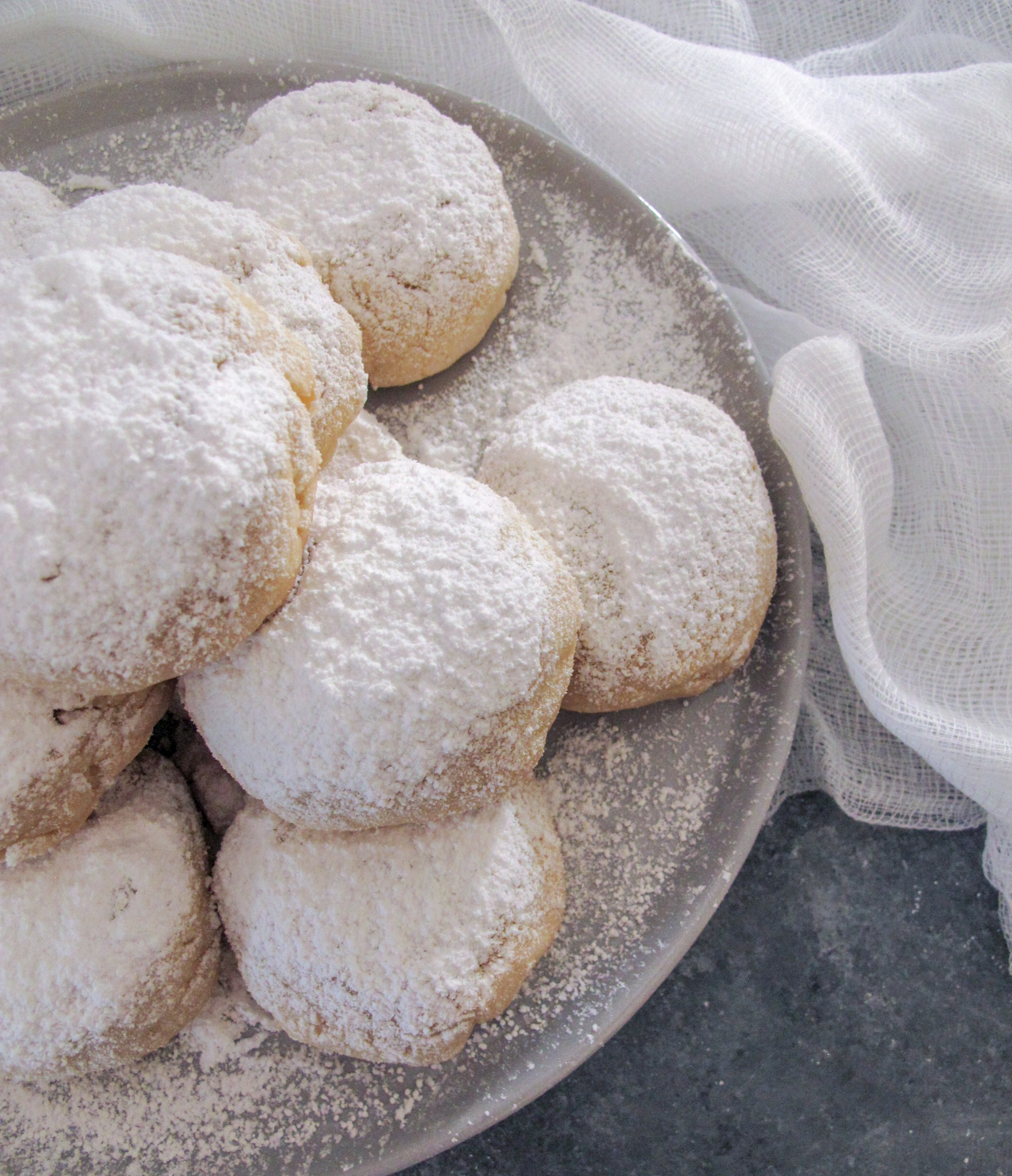 Small Batch Vegan Kourabiedes Recipe - ririsgreekeats.com