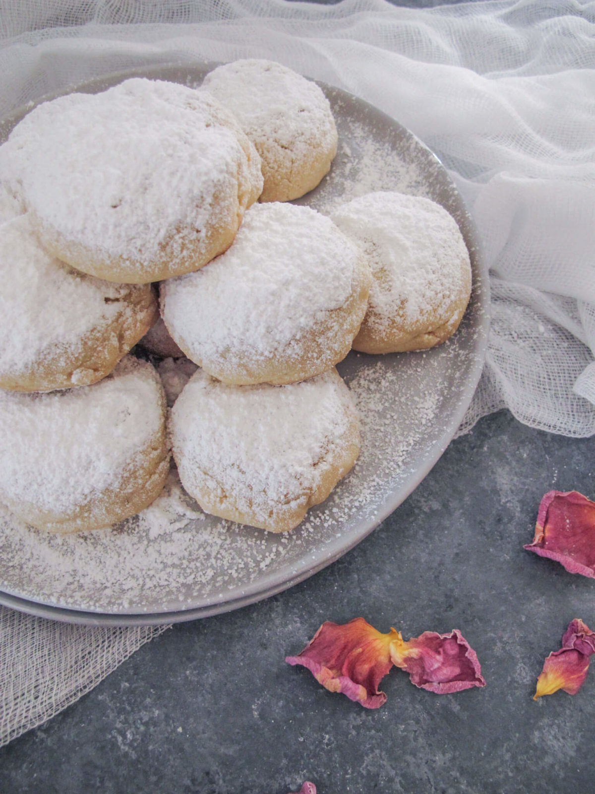 Small Batch Vegan Kourabiedes Recipe - ririsgreekeats.com