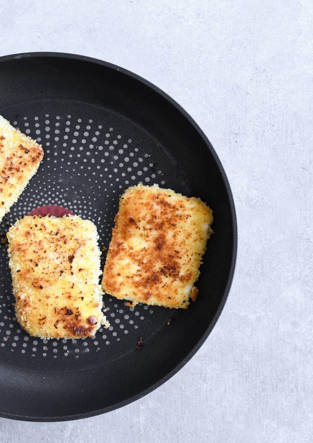 Crispy Halloumi Burger Recipe With Dill Mayo - ririsgreekeats.com